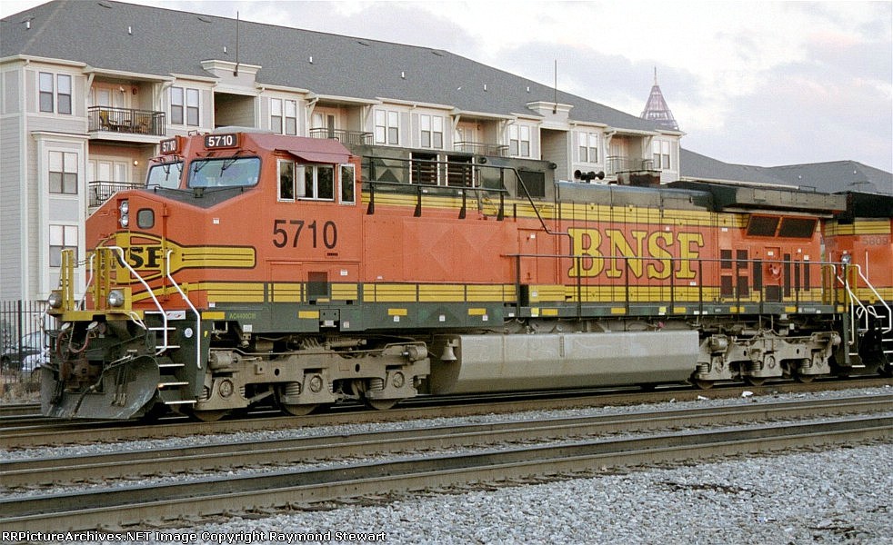 BNSF 5710